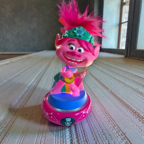 Dreamworks | Toys | Dreamworkstrolls Poppy Night Light 8tall Tested ...